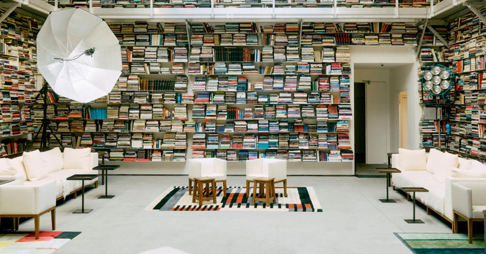 Meer dan 33.000 kunstboeken: 7L is Karl Lagerfelds persoonlijke bibliotheek