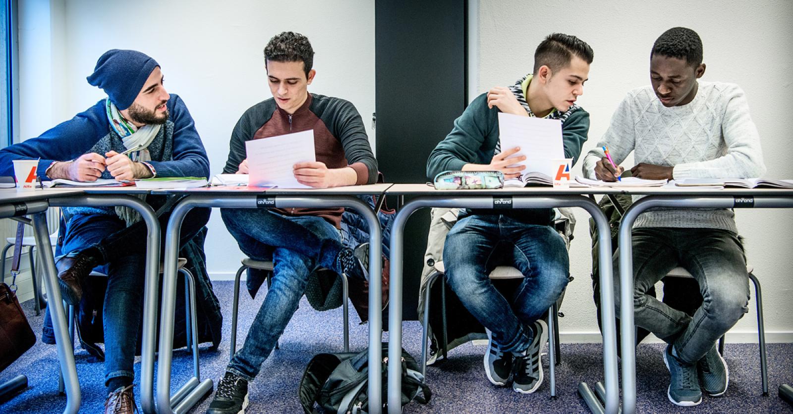 Topman Agentschap Integratie en Inburgering: 'Wie verplicht een traject ...