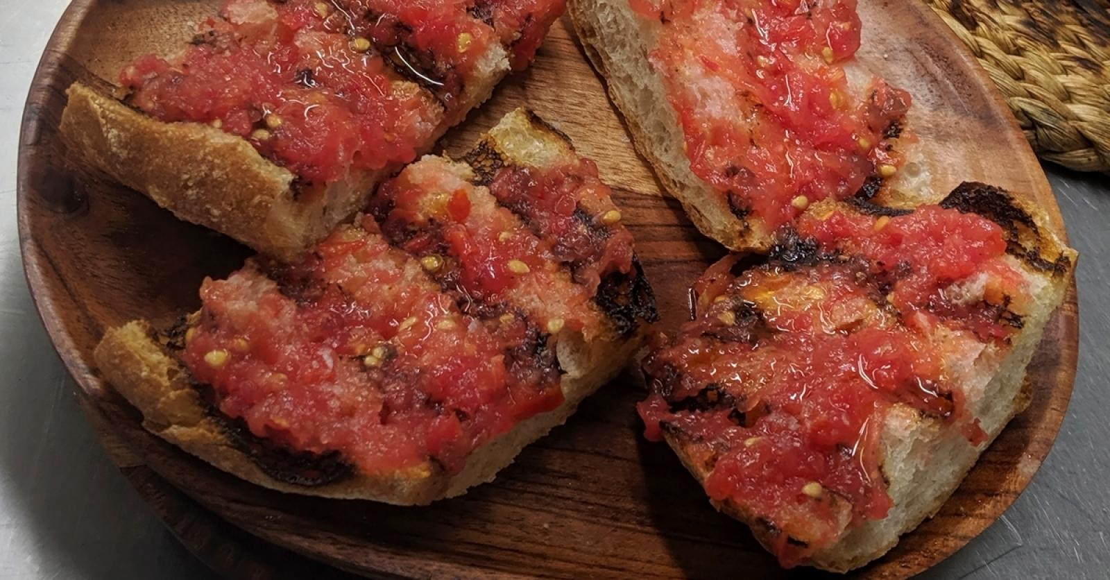 Van tomaten raspen tot zachtere uien: handige tips uit de wereldkeuken