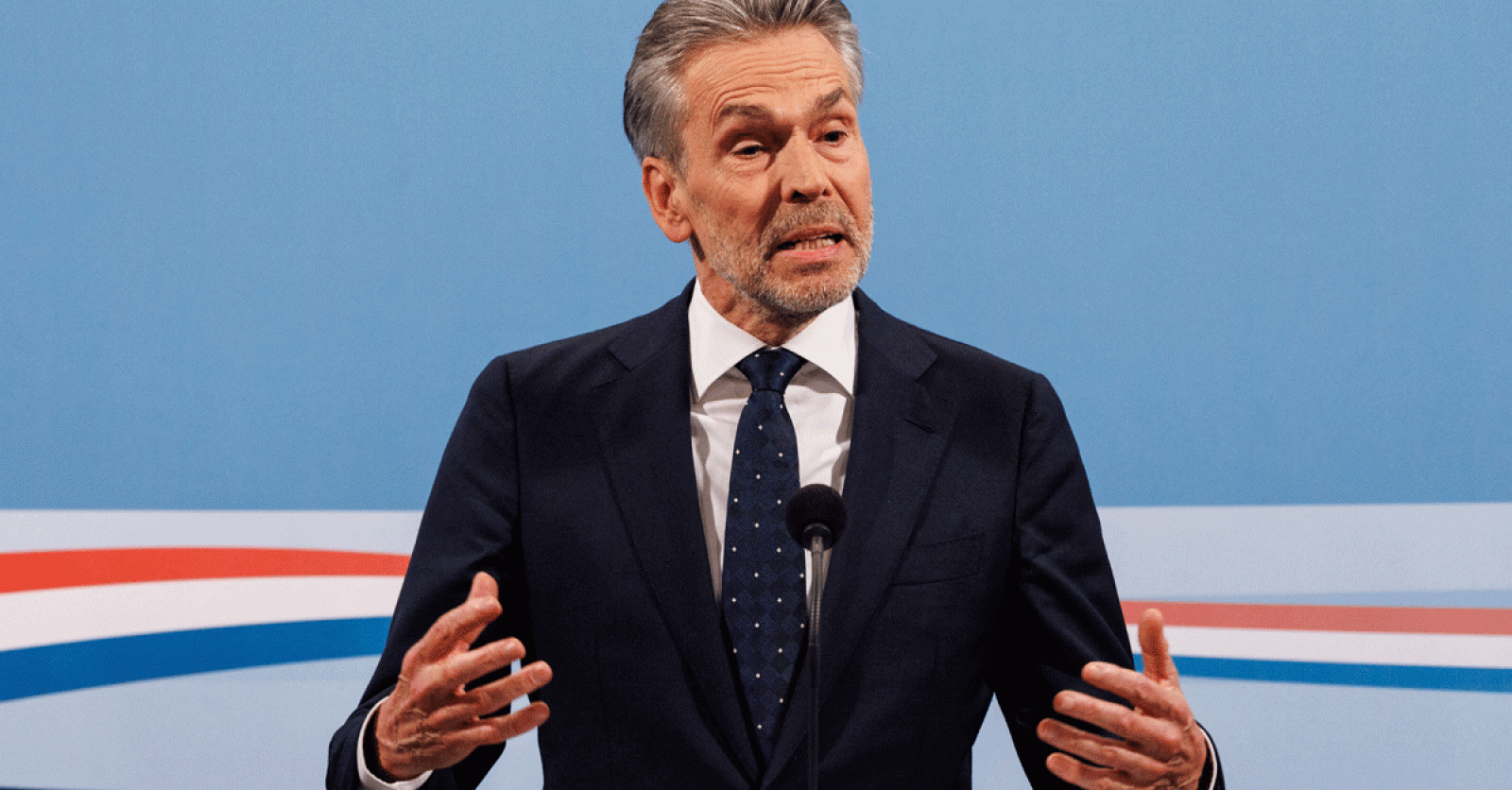 Nederlands premier Dick Schoof naar koning om ontslag van regering aan ...
