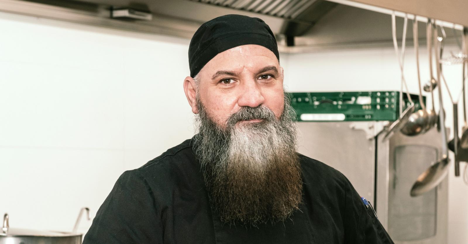 Chef-kok Khalid Al-Kharki kookt voor hulpbehoevenden: ‘Ik wil dat ...