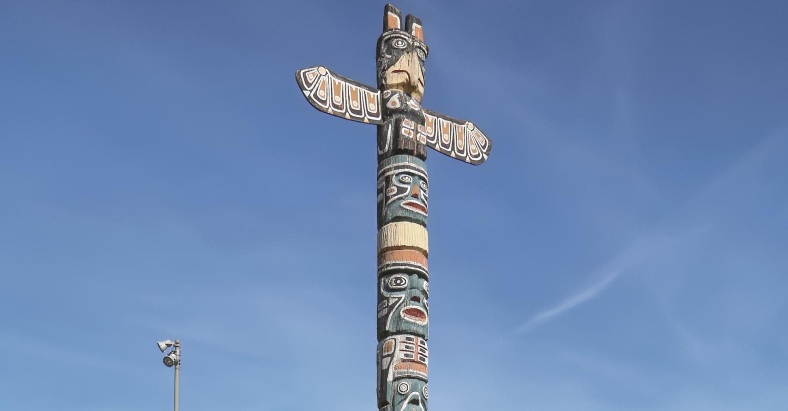 Les lieux insolites de Wallonie: le totem canadien, à Virton