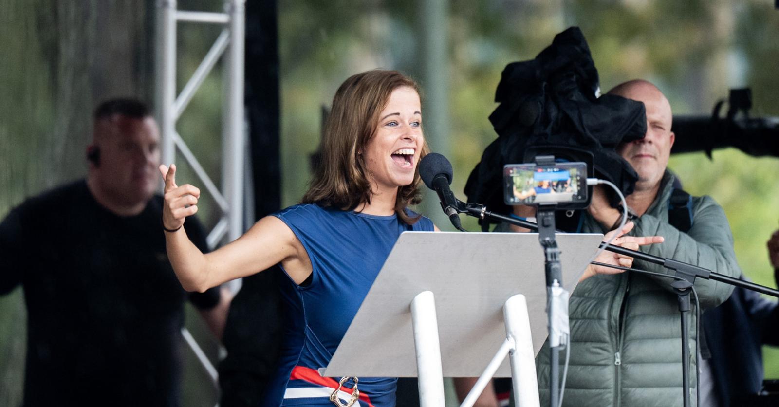 Els Rechts: de vrouw die ‘God op haar blote knieën dankt dat ze rechts is’
