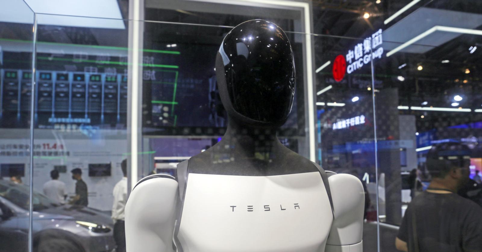 Wat is er aan de hand met Tesla? ‘Auto’s bouwen heeft Elon Musk nooit ...