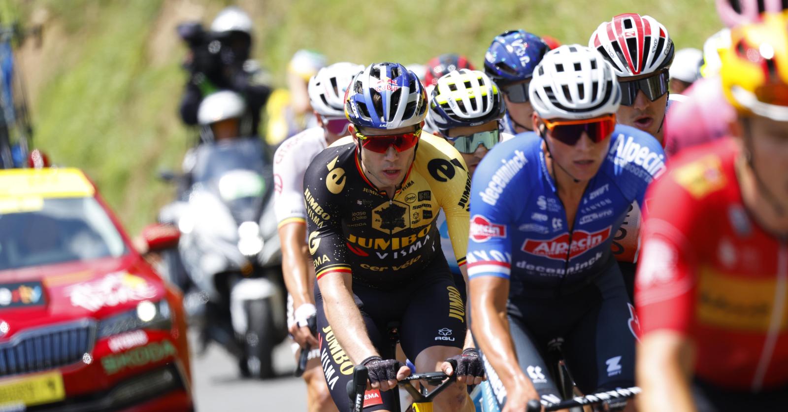 Alles over rit 10 van de Tour: Van Aert en Van der Poel, gejaagd door ...