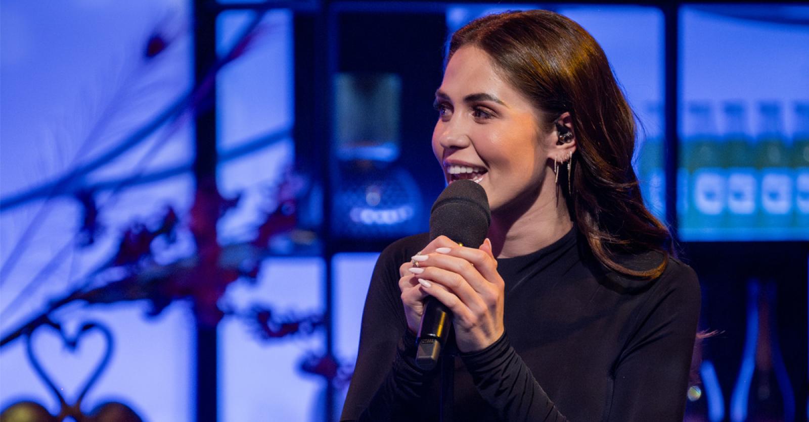 JAMES & co | Sarah Puttemans zingt op tv voor Viktor Verhulst