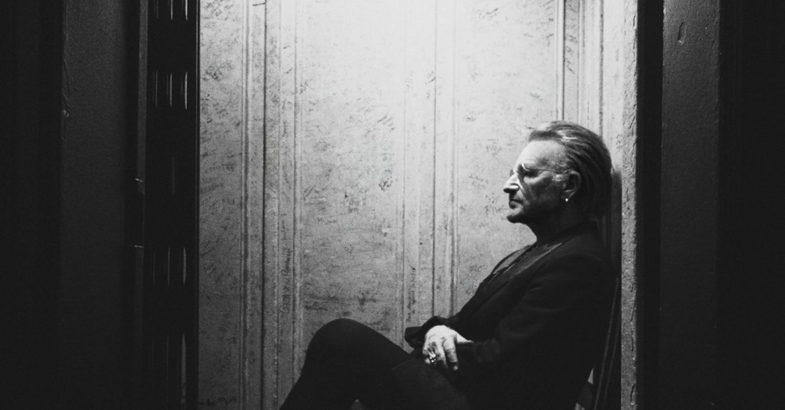 Un documentaire capte Bono sur scène, entre stand-up et reprises intimistes
