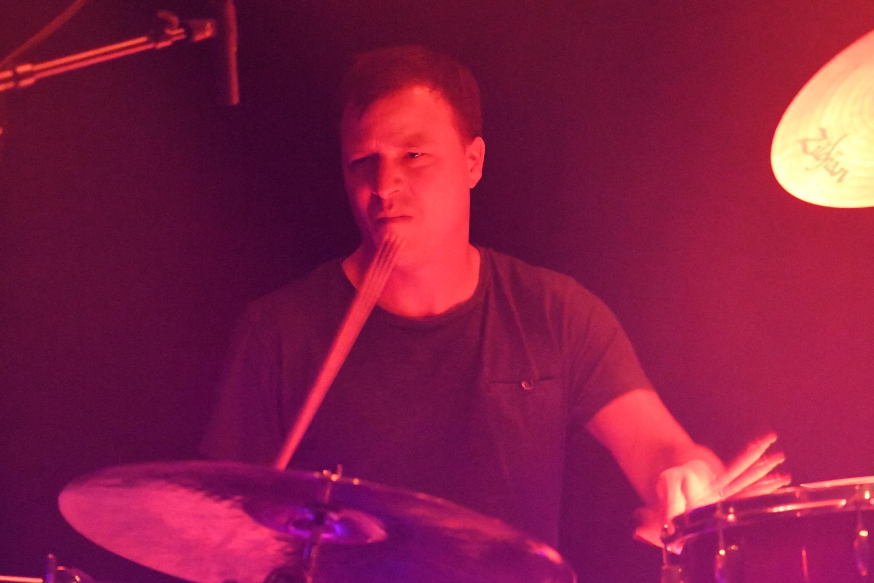 Jo Robberecht nieuwe drummer bij Brugse rockband Red Zebra - KW.be