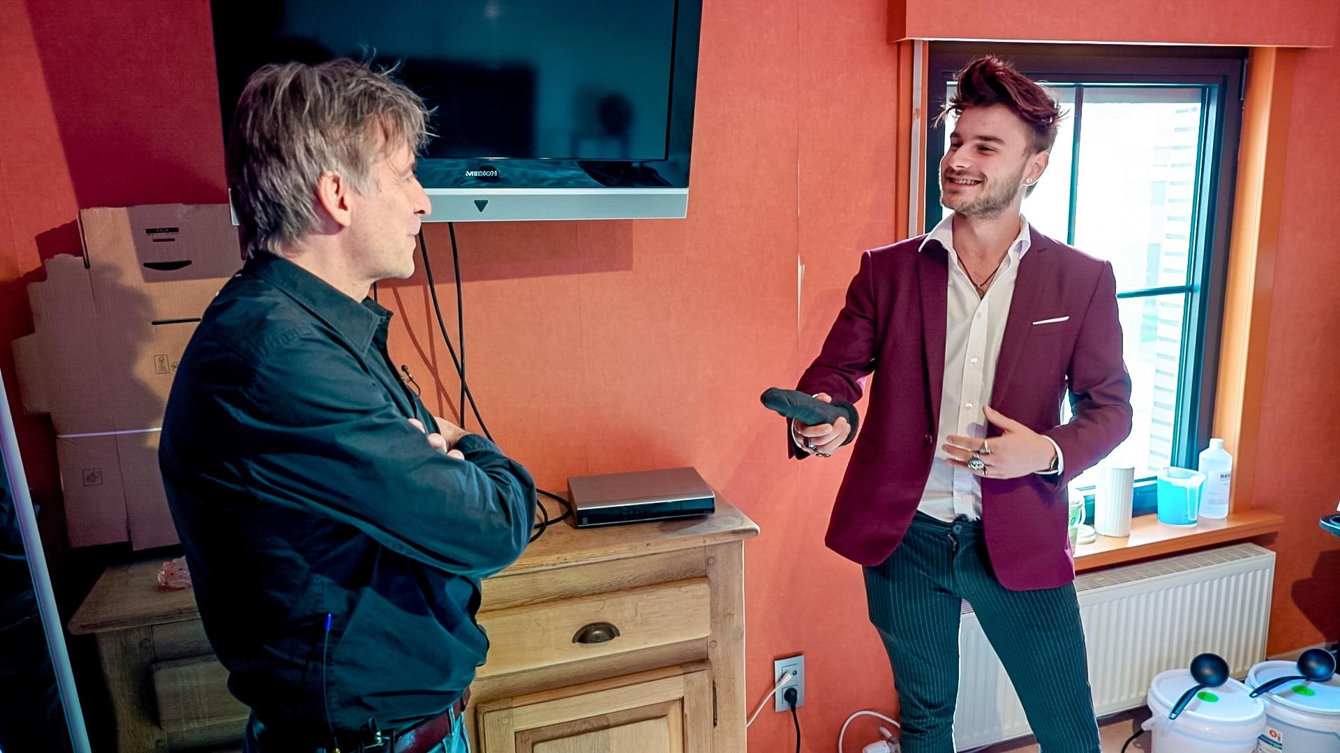 ‘Alloo SEXpliciet’: Luk praat met mama van pornoacteur Dominique