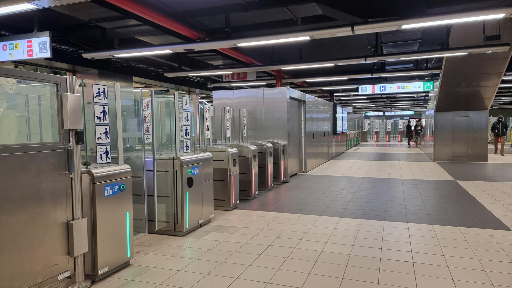 La station de métro Rogier évacuée en raison d'un incendie à l'hôtel ...