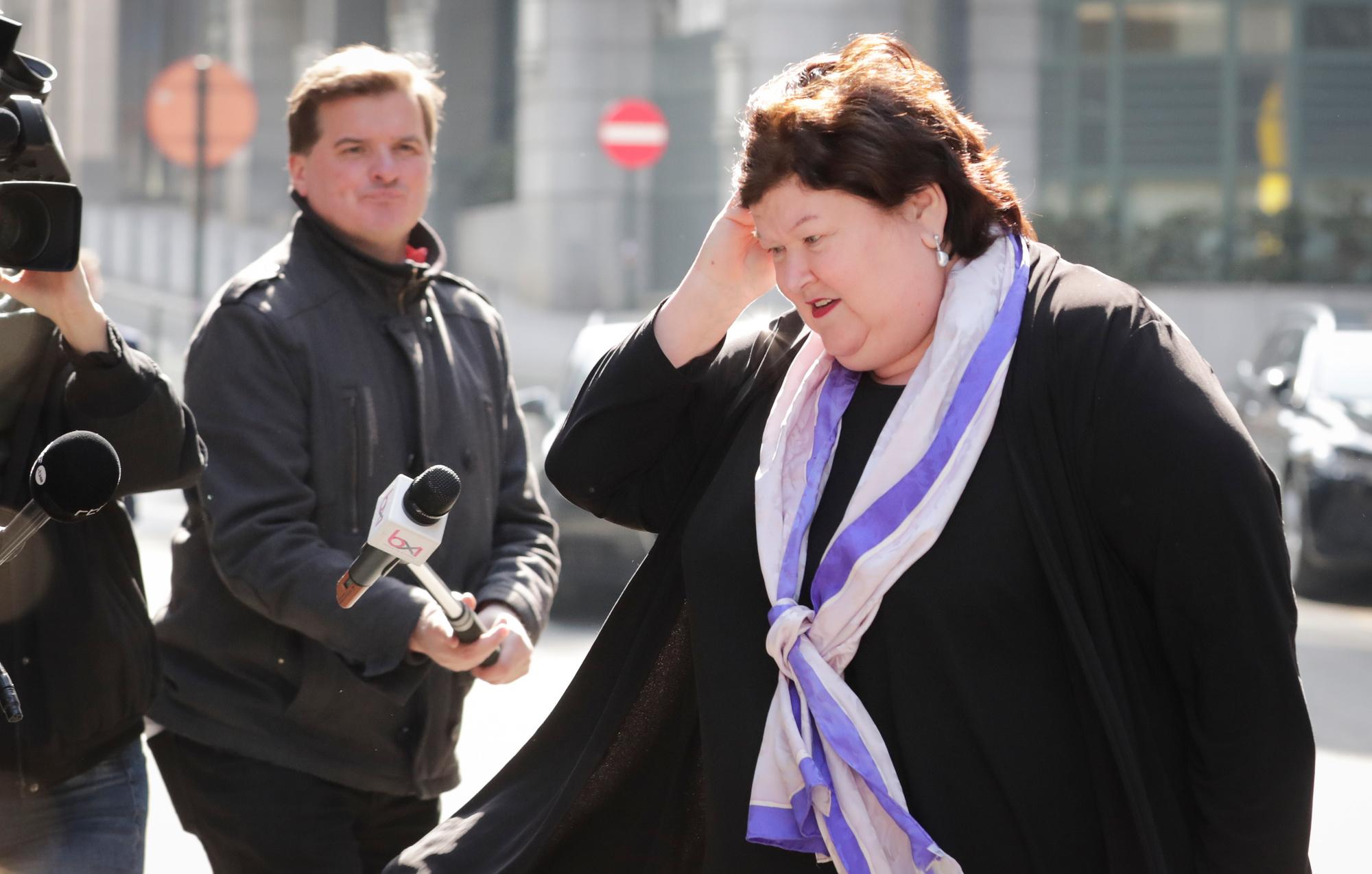 Tir groupé syndical, médical et politique contre la gestion de Maggie ...