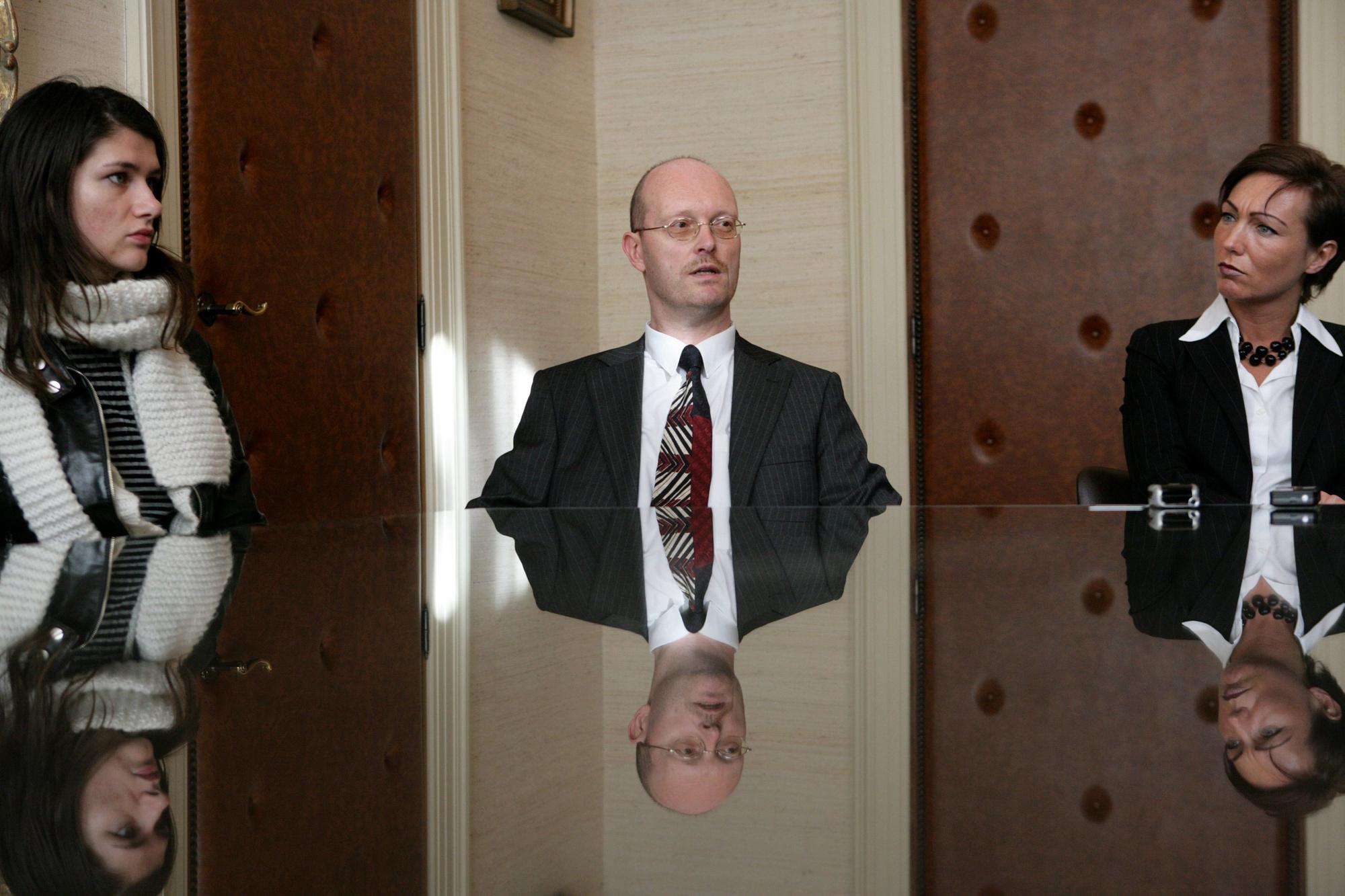 Procureur Johan Sabbe krijgt zes maanden schorsing na ongepaste berichten