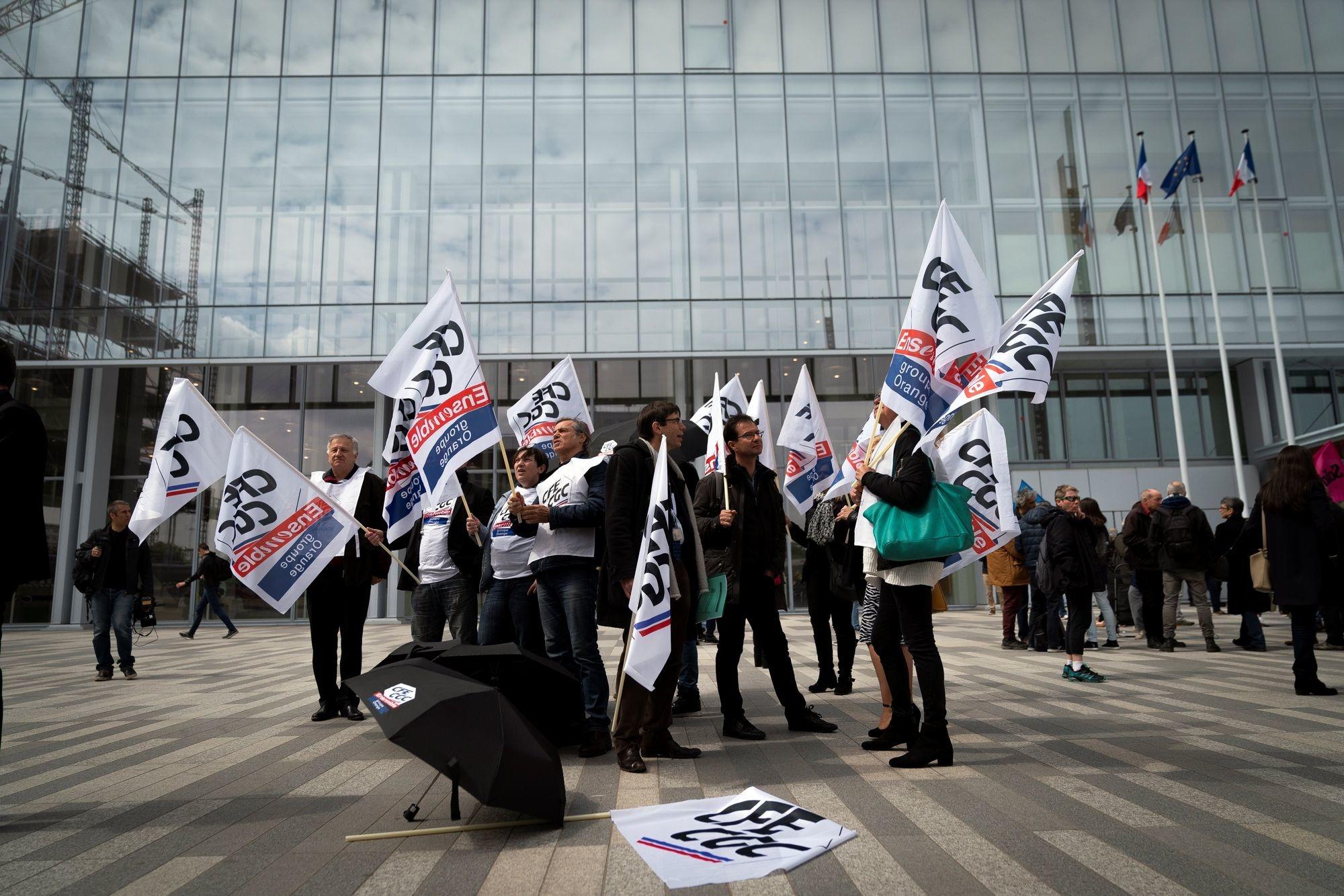 Suicides à France Télécom: l'entreprise et ses ex-dirigeants face à la ...