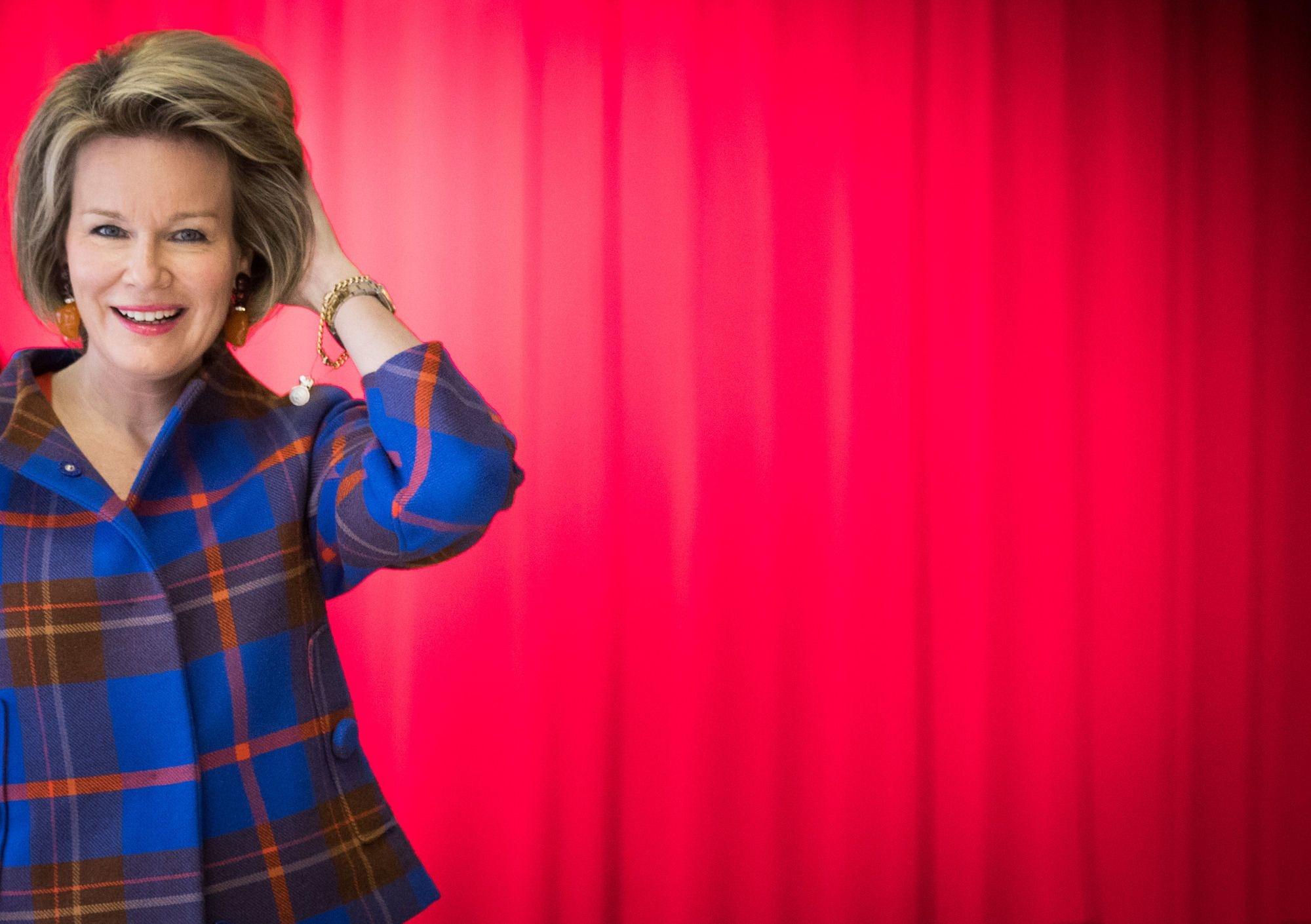 La reine Mathilde entre dans sa 50e année: florilège de tenues pour ...