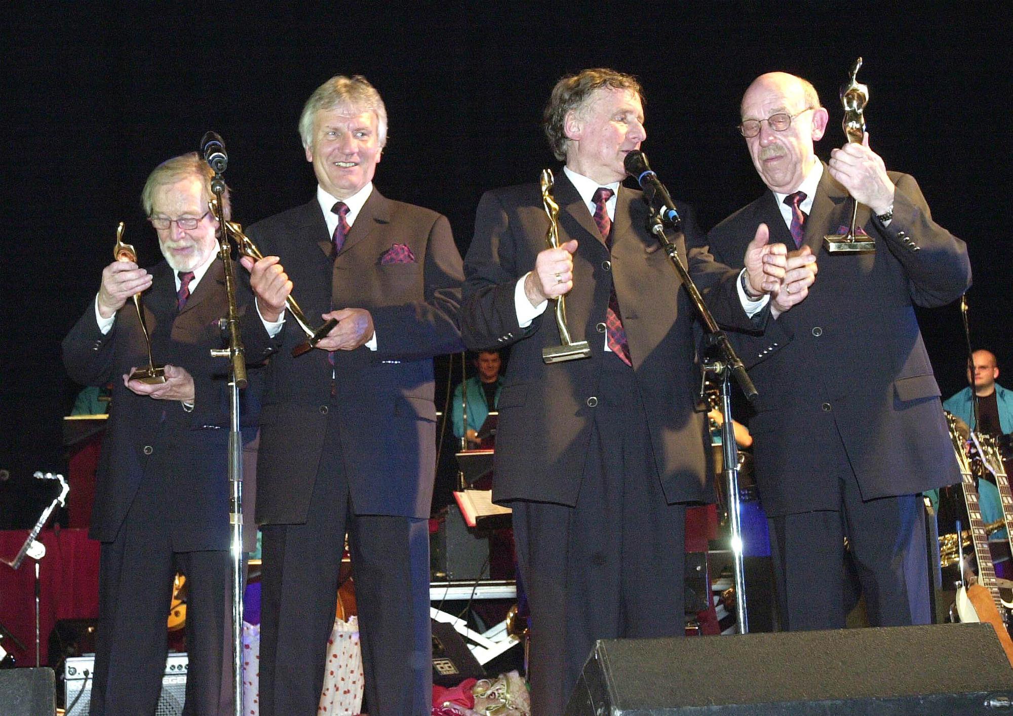 De Strangers-zanger Bob Van Staeyen overleden