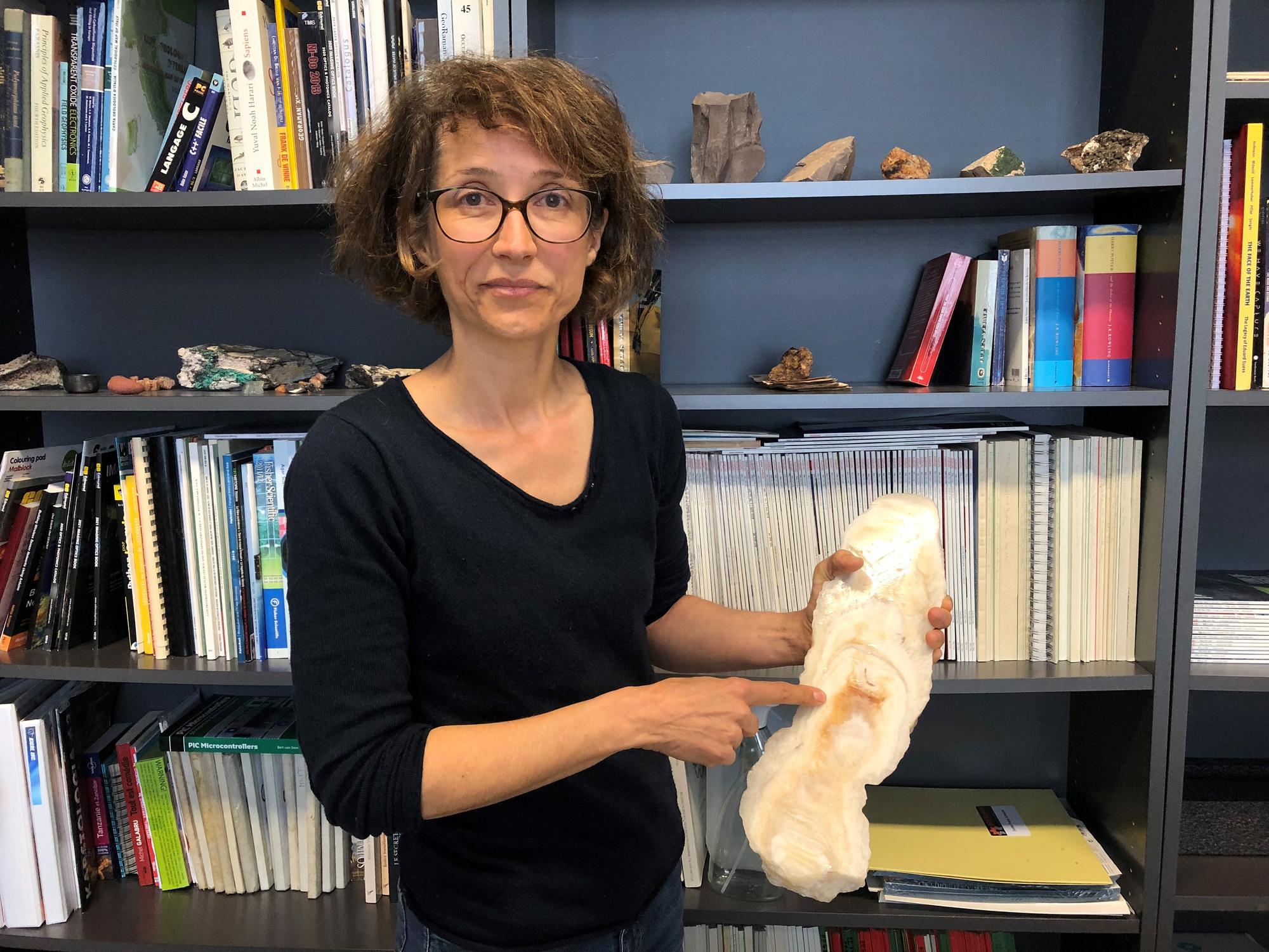 Lire les changements climatiques dans les stalagmites : quand la Terre ...