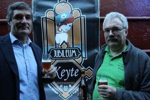 De Oostendse Bierjutters vieren tien jaar Keyte-bier - KW.be