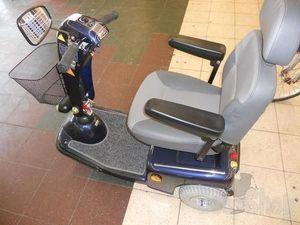 Dief steelt elektrische rolstoel van andersvalide op trottoir in ...