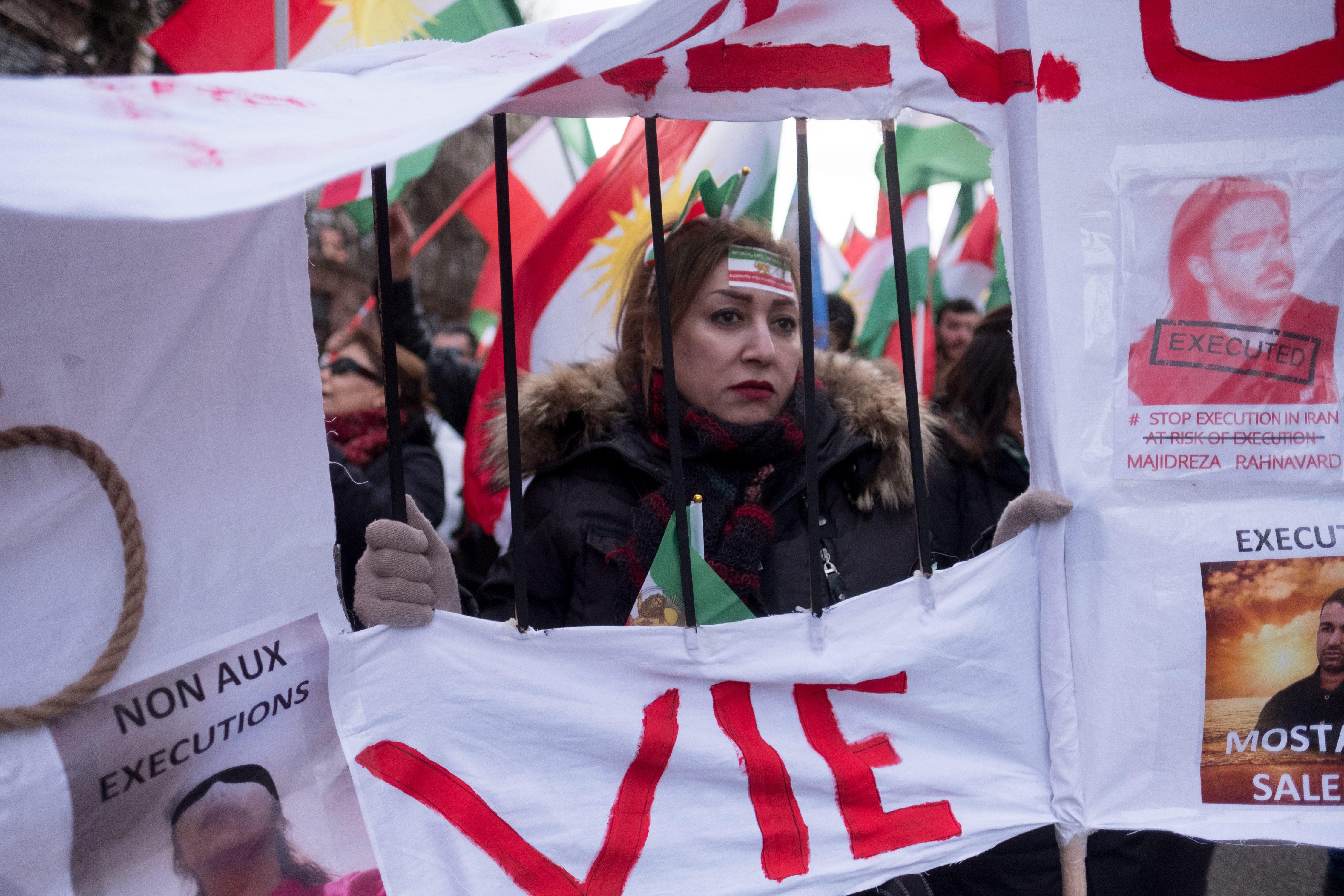 La Belgique tente d'expulser 3 Iraniens : "S'ils rentrent en Iran, ils ...