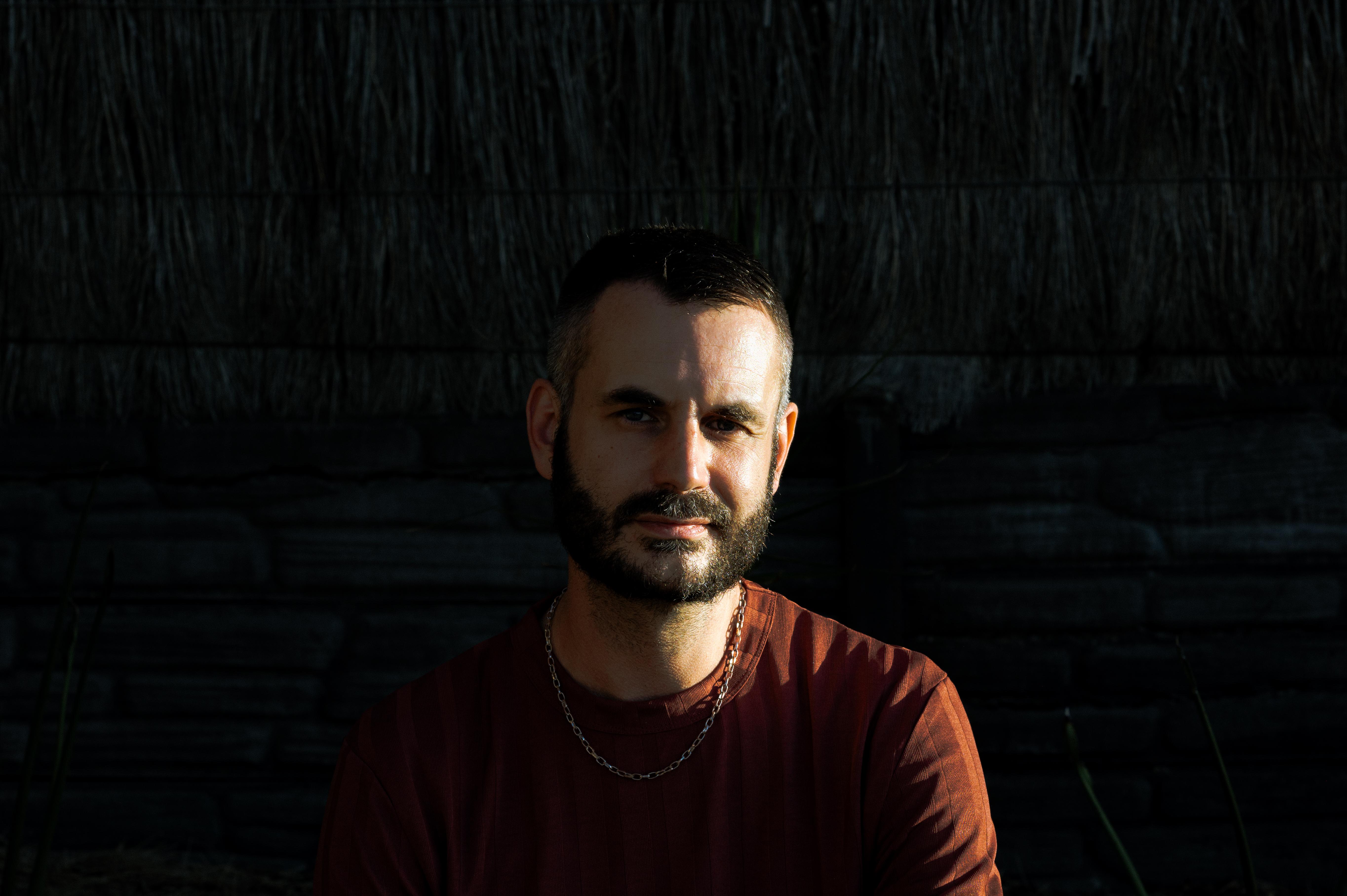 In première: Gratts maakt kosmische disco voor zijn zoontjes met ‘Sun ...