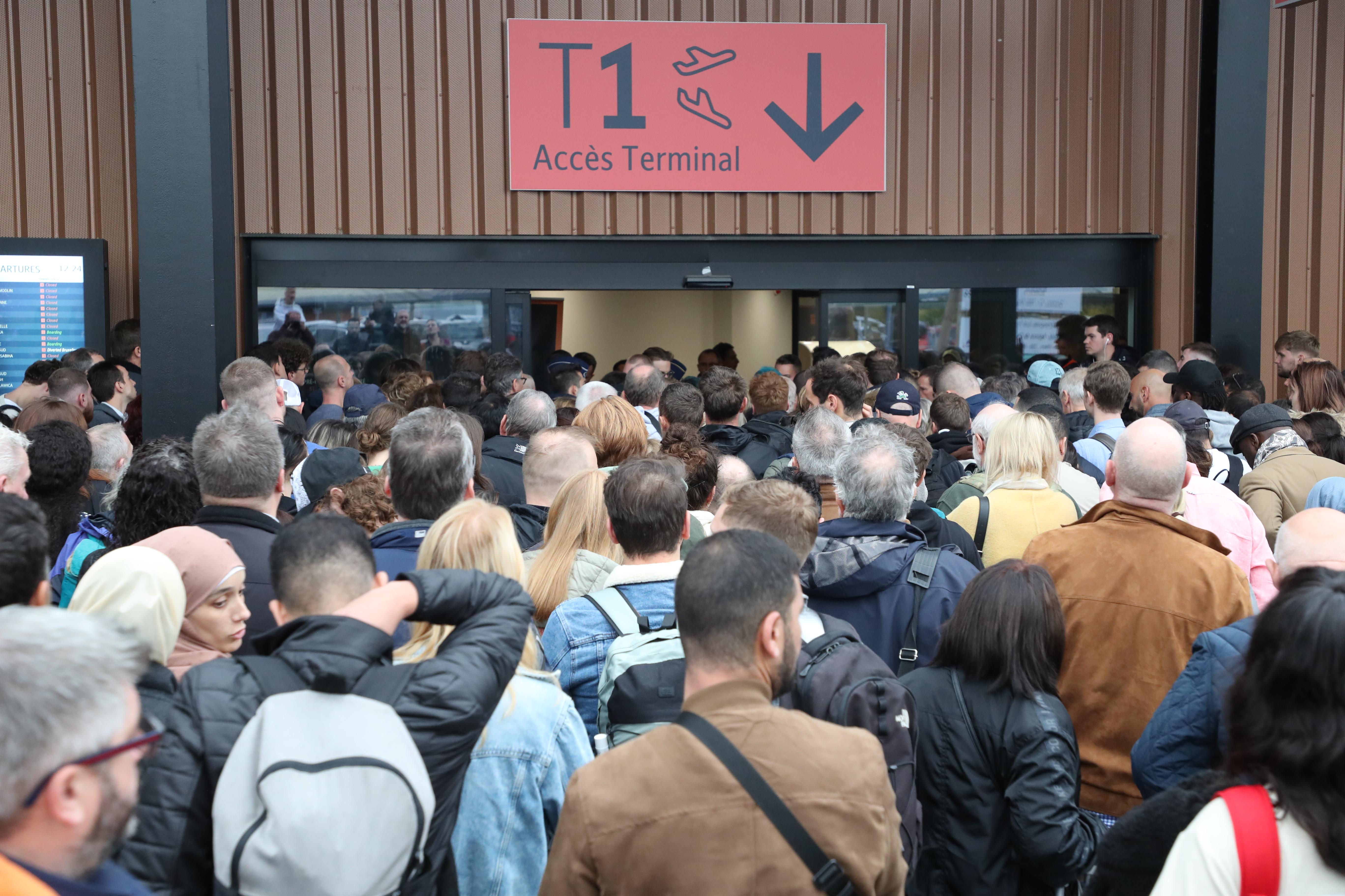 L'aéroport de Charleroi fermé pour les vols au départ: quels droits ...