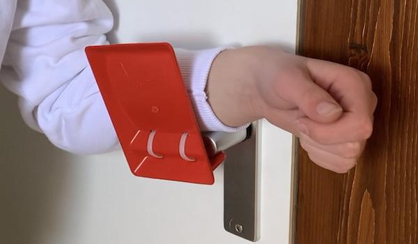 Coronavirus : l'industrie automobile produit des poignées de porte ...