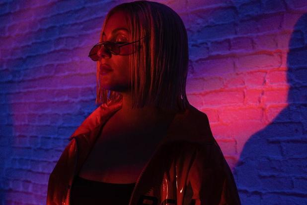 West-Vlaamse zangeres Billie overstelpt met fanmail voor... Billie Eilish West-Vlaamse zangeres Billie overstelpt met fanmail voor... Billie Eilish