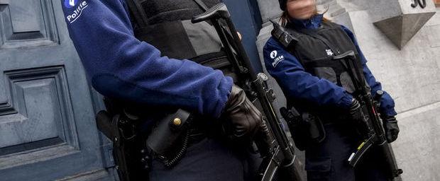 Gasmaskers, wapenstokken, kledij: uitrusting politie 'is een grote chaos'