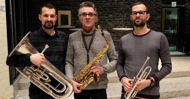 Vader en zonen Derous uit Aartrijke zijn al 25 jaar muzikant bij Hoger ...