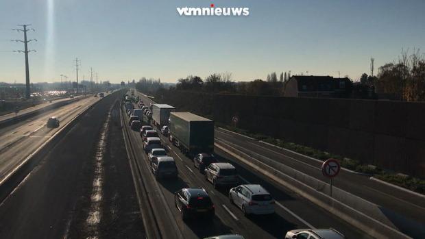 'Gele hesjes' blokkeren A22 aan Belgische grens 'Gele hesjes' blokkeren A22 aan Belgische grens