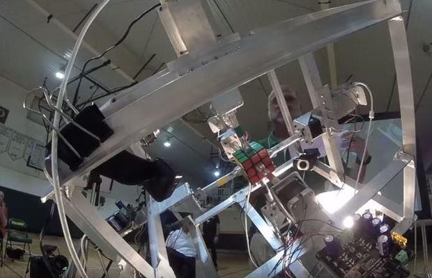 Video: Wereldrecord Rubik's kubus oplossen staat op naam van een robot