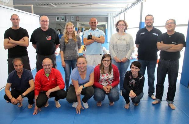Hulpverleners Rode Kruis volgen opleiding... zelfverdediging - KW.be Hulpverleners Rode Kruis volgen opleiding... zelfverdediging - KW.be