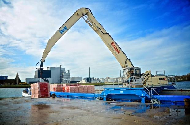 Binnenschip met bouwmaterialen voor KV Oostende vervangt 40 ...