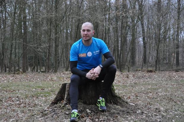 Jonas Coopman uit Zwevezele loopt 20 marathons in een jaar en dat ...