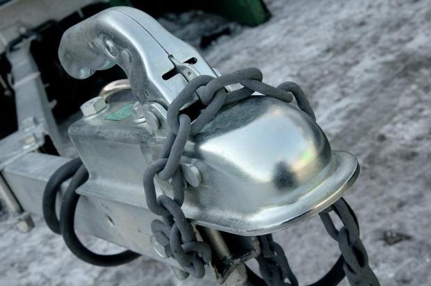 Gestolen aanhangwagen na twee weken plots weer voor de deur - KW.be