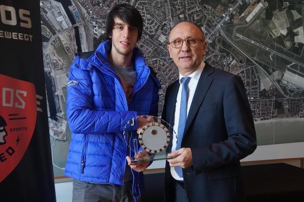 Oostende zet jetskikampioen Quinten Bossche in de bloemetjes - KW.be