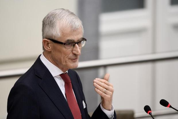 Geert Bourgeois wil een Vlaamse grondwet - KW.be