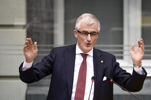 Heeft Geert Bourgeois gedreigd met val van regering? - KW.be