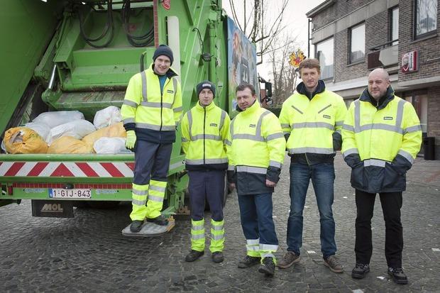 Burgemeester Francesco één dag in het plunje van vuilnisophaler - KW.be