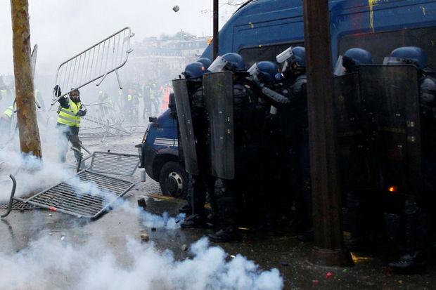 Meer dan 130 gewonden na rellen van zaterdag in Parijs