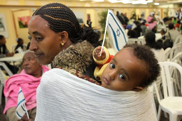 Israël force illégalement des migrants africains à partir