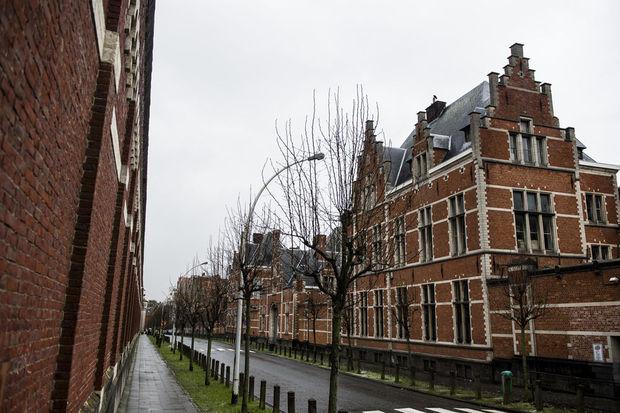 Trois agents de la prison de Forest inculpés de coups et blessures