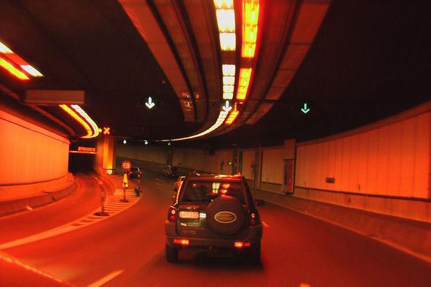 Une heure de pointe du soir chargée sur les routes à Bruxelles