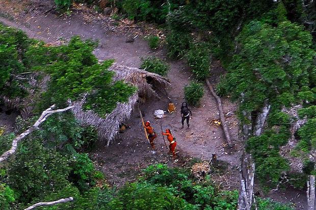 Des images inédites d'un peuple isolé d'Amazonie (vidéo)