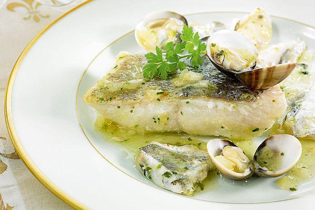 Pavé de colin aux palourdes et au persil