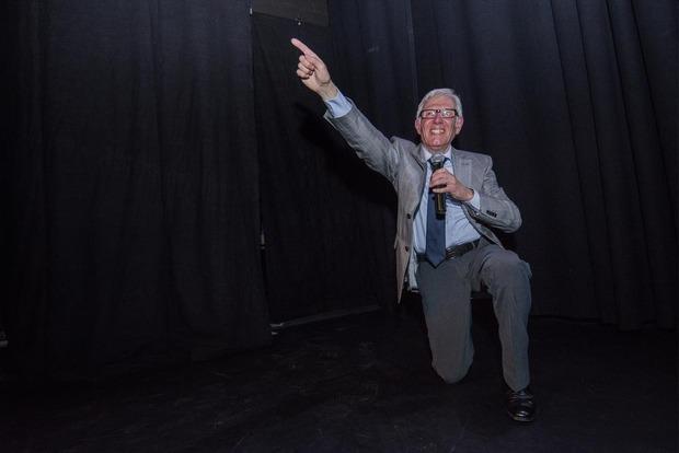 Zanger Johnny Carton (75) neemt afscheid van zijn publiek - KW.be