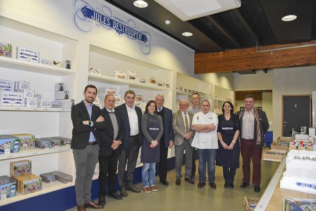 Eddy Merckx en Paul Van Himst bezoeken Destrooper in Lo - KW.be