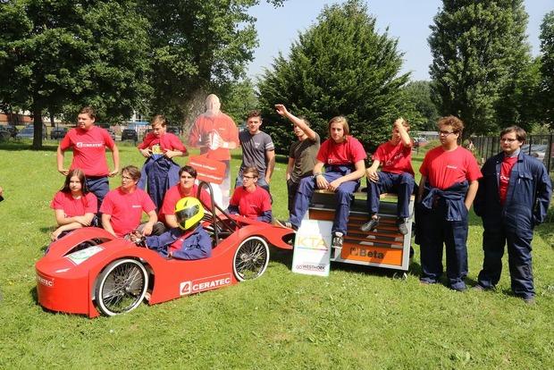 Leerlingen KTA Ieper met groene wagen naar Engeland - KW.be