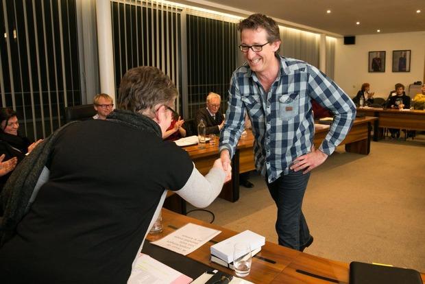 Steven Bogaert legt de eed af als schepen in Lichtervelde - KW.be