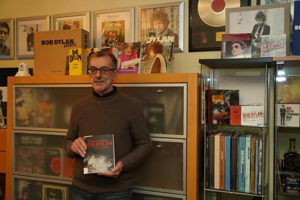 Luc Devos toont zijn passie voor Bob Dylan in de bibliotheek van ...